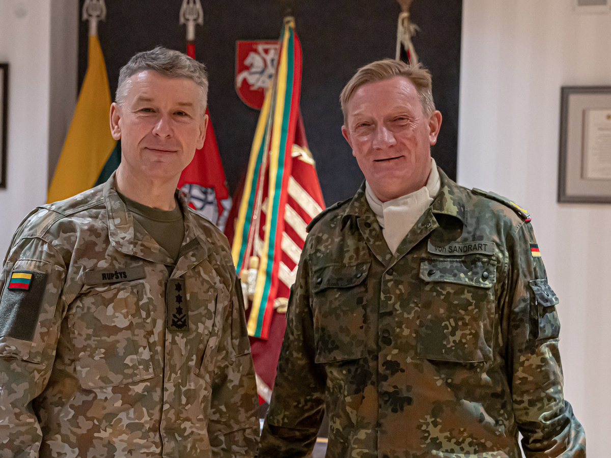 Defence plans for Lithuania discussed with Commander NATO Multinational ...
